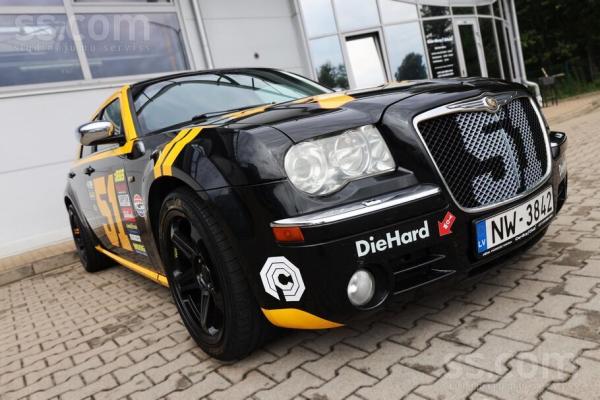 Black Chrysler 300C 2007 in Riga, with an engine capacity of 3.00 L and mileage of 0 thousand km for 3495 €, photo 5 on AUTOMOTO.COM.LV