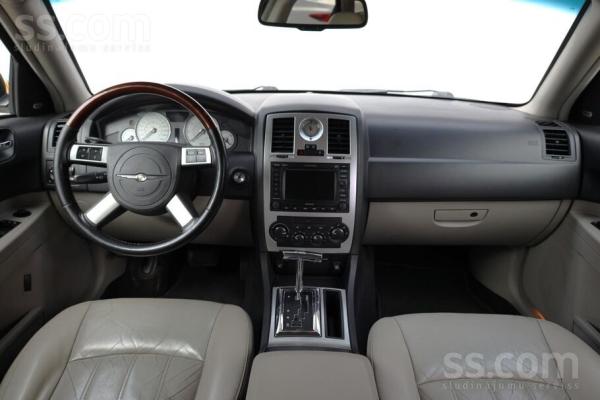 Black Chrysler 300C 2007 in Riga, with an engine capacity of 3.00 L and mileage of 0 thousand km for 3495 €, photo 10 on AUTOMOTO.COM.LV