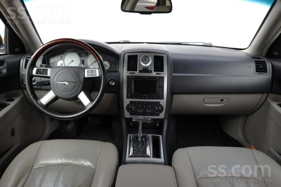 Black Chrysler 300C 2007 in Riga, with an engine capacity of 3.00 L and mileage of 0 thousand km for 3495 €, photo 11 on AUTOMOTO.COM.LV