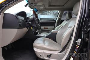 Black Chrysler 300C 2007 in Riga, with an engine capacity of 3.00 L and mileage of 0 thousand km for 3495 €, photo 13 on AUTOMOTO.COM.LV