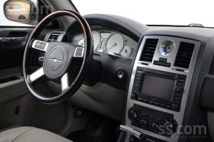 Black Chrysler 300C 2007 in Riga, with an engine capacity of 3.00 L and mileage of 0 thousand km for 3495 €, photo 15 on AUTOMOTO.COM.LV