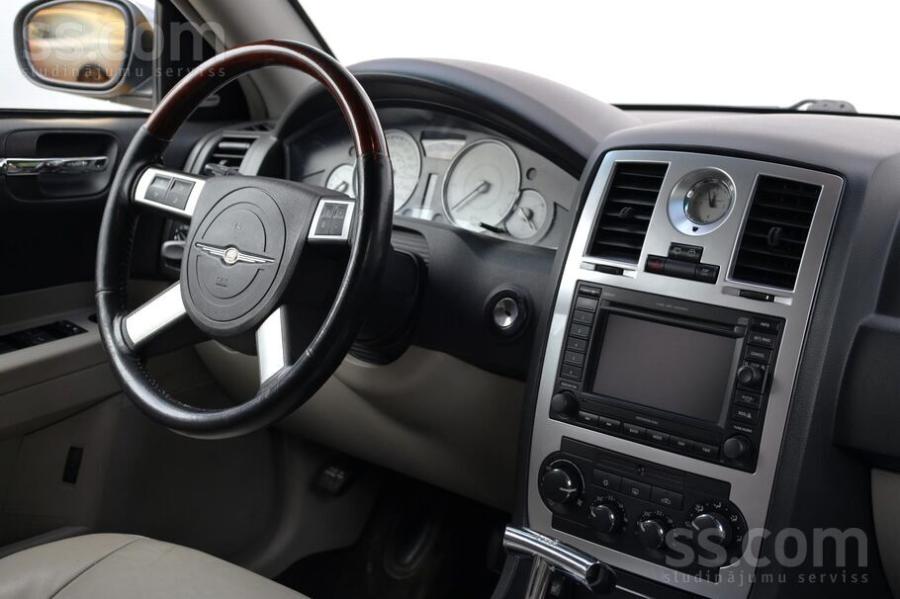 Black Chrysler 300C 2007 in Riga, with an engine capacity of 3.00 L and mileage of 0 thousand km for 3495 €, photo 15 on AUTOMOTO.COM.LV