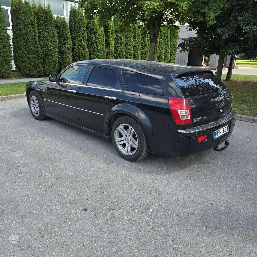 Black Chrysler 300C 2007 in Kaunas, with an engine capacity of 2.99 L and mileage of 263 thousand km for 3000 €, photo 3 on AUTOMOTO.COM.LV