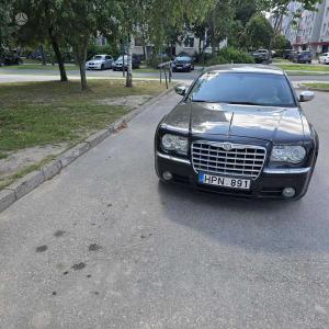 Black Chrysler 300C 2007 in Kaunas, with an engine capacity of 2.99 L and mileage of 263 thousand km for 3000 €, photo 5 on AUTOMOTO.COM.LV