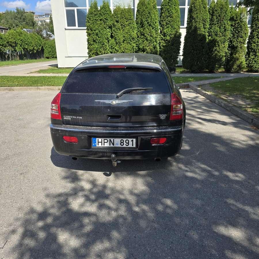 Black Chrysler 300C 2007 in Kaunas, with an engine capacity of 2.99 L and mileage of 263 thousand km for 3000 €, photo 6 on AUTOMOTO.COM.LV