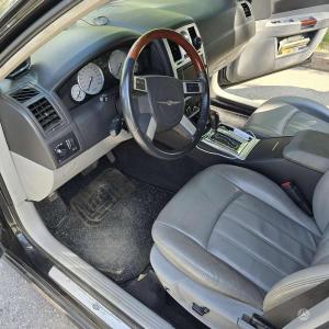 Black Chrysler 300C 2007 in Kaunas, with an engine capacity of 2.99 L and mileage of 263 thousand km for 3000 €, photo 7 on AUTOMOTO.COM.LV