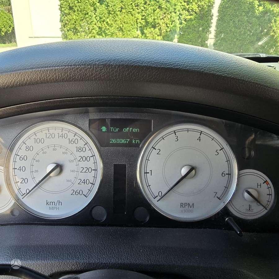 Black Chrysler 300C 2007 in Kaunas, with an engine capacity of 2.99 L and mileage of 263 thousand km for 3000 €, photo 10 on AUTOMOTO.COM.LV