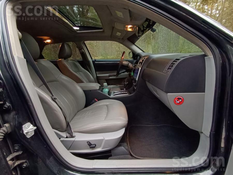 Черный Крайслер 300C 2007 в Рига, объемом двигателя 3.00 л и пробегом 273 тыс. км за 2900 €, фото 13 на AUTOMOTO.COM.LV