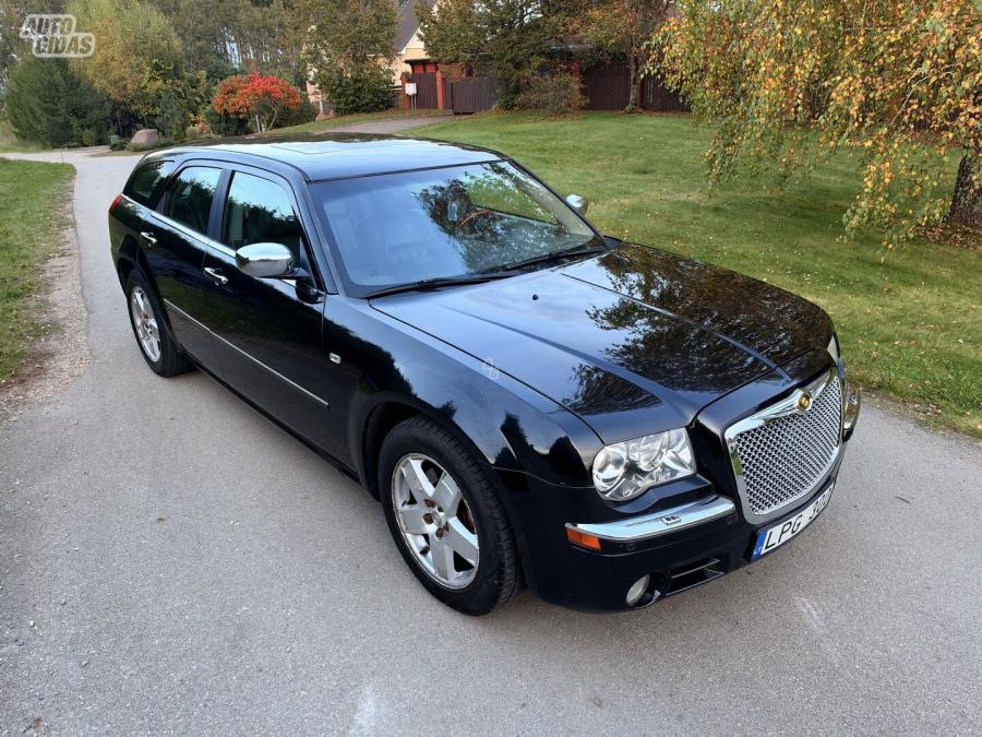 Black Chrysler 300C 2007 in Vilnius, with an engine capacity of 3.50 L and mileage of 270 thousand km for 2800 €, photo 1 on AUTOMOTO.COM.LV
