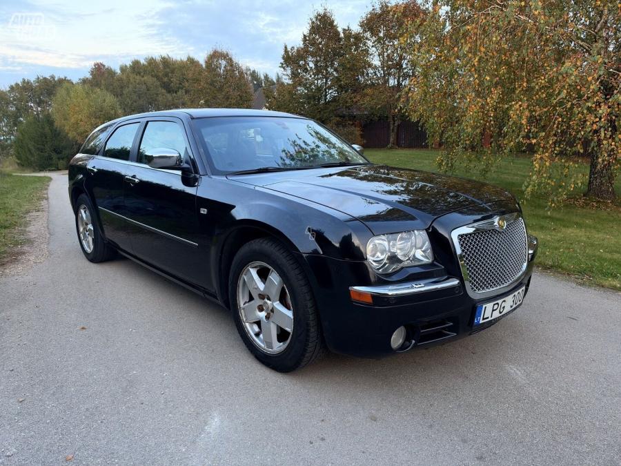 Black Chrysler 300C 2007 in Vilnius, with an engine capacity of 3.50 L and mileage of 270 thousand km for 2800 €, photo 3 on AUTOMOTO.COM.LV
