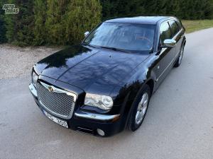 Black Chrysler 300C 2007 in Vilnius, with an engine capacity of 3.50 L and mileage of 270 thousand km for 2800 €, photo 8 on AUTOMOTO.COM.LV
