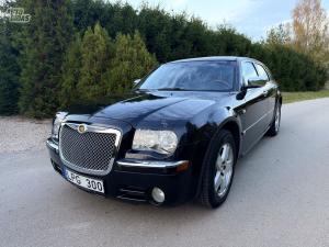 Black Chrysler 300C 2007 in Vilnius, with an engine capacity of 3.50 L and mileage of 270 thousand km for 2800 €, photo 9 on AUTOMOTO.COM.LV
