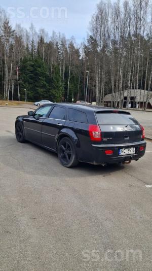 Black Chrysler 300C 2008 in Cesis, with an engine capacity of 3.00 L and mileage of 326 thousand km for 3200 €, photo 4 on AUTOMOTO.COM.LV