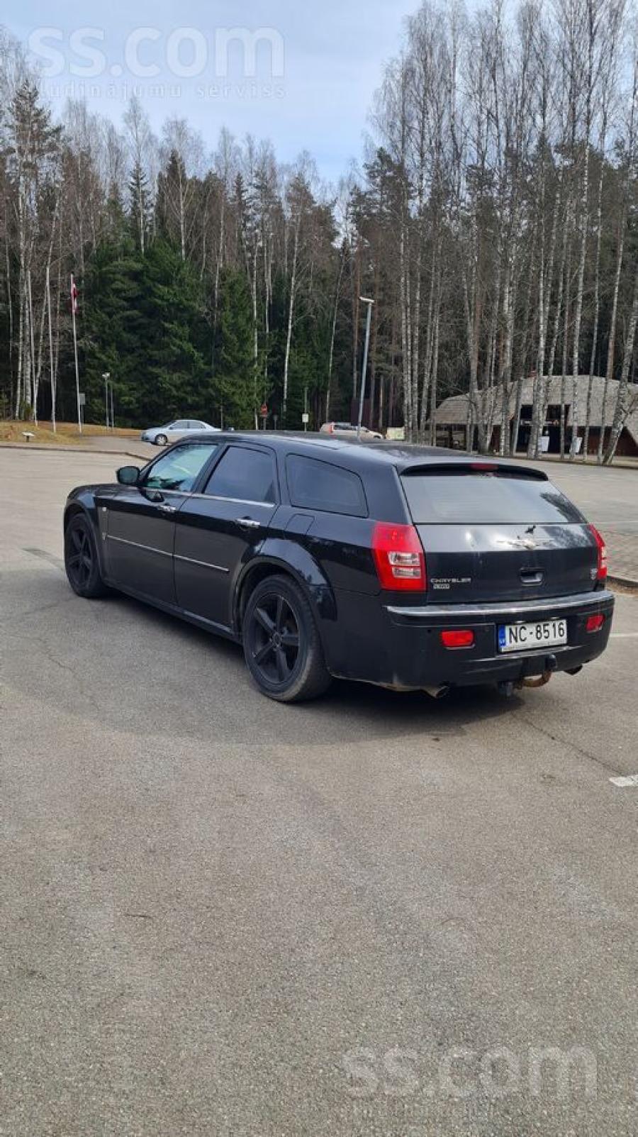 Black Chrysler 300C 2008 in Cesis, with an engine capacity of 3.00 L and mileage of 326 thousand km for 3200 €, photo 4 on AUTOMOTO.COM.LV