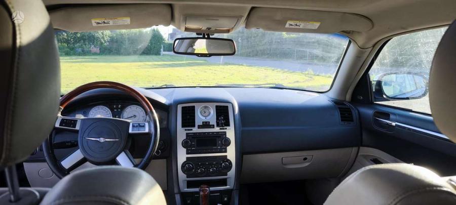 Melns Chrysler 300C 2009 Kėdainiai, ar dzinēja tilpumu 2.99 L un nobraukumu 279 tūkst. km par 2400 €, foto 7 vietnē AUTOMOTO.COM.LV