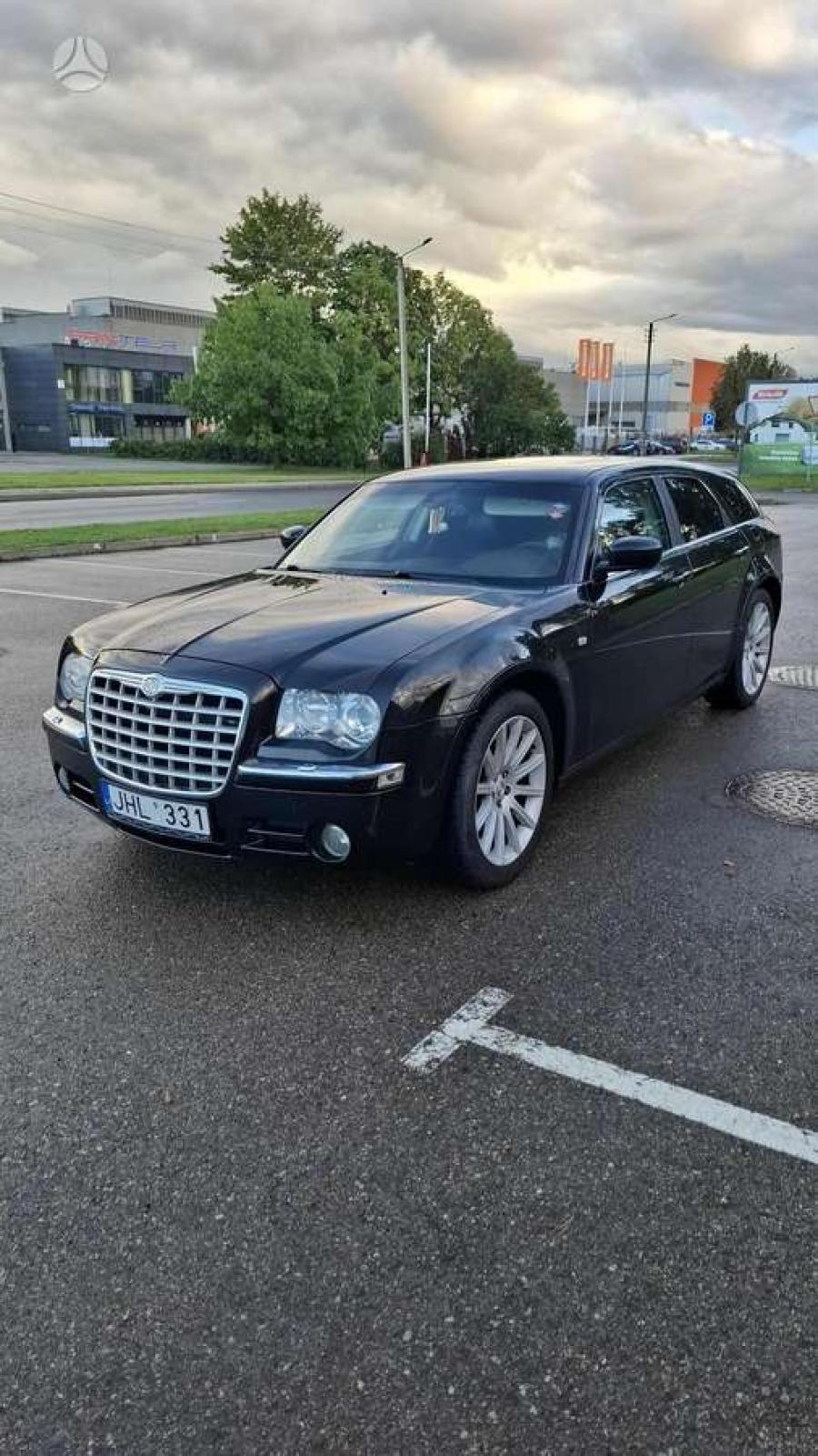 Black Chrysler 300C 2009 in Kaunas, with an engine capacity of 3.00 L and mileage of 351 thousand km for 3950 €, photo 1 on AUTOMOTO.COM.LV
