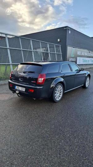 Black Chrysler 300C 2009 in Kaunas, with an engine capacity of 3.00 L and mileage of 351 thousand km for 3950 €, photo 5 on AUTOMOTO.COM.LV
