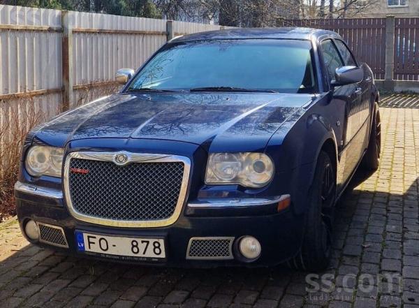 Синий Крайслер 300C 2005 в Рига, объемом двигателя 3.50 л и пробегом 254 тыс. км за 1500 €, фото 1 на AUTOMOTO.COM.LV