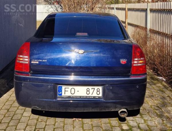 Синий Крайслер 300C 2005 в Рига, объемом двигателя 3.50 л и пробегом 254 тыс. км за 1500 €, фото 3 на AUTOMOTO.COM.LV
