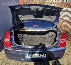 Blue Chrysler 300C 2005 in Riga, with an engine capacity of 3.50 L and mileage of 254 thousand km for 1500 €, photo 5 on AUTOMOTO.COM.LV