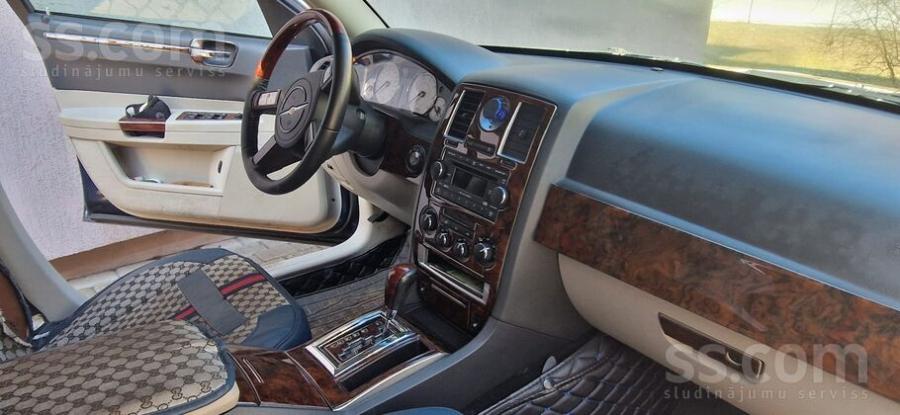 Blue Chrysler 300C 2005 in Riga, with an engine capacity of 3.50 L and mileage of 254 thousand km for 1500 €, photo 12 on AUTOMOTO.COM.LV
