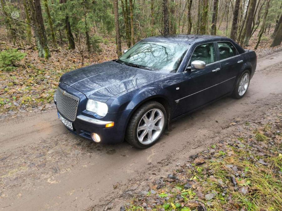 Zils Chrysler 300C 2006 Viļņa, ar dzinēja tilpumu 3.00 L un nobraukumu 198 tūkst. km par 3850 €, foto 2 vietnē AUTOMOTO.COM.LV
