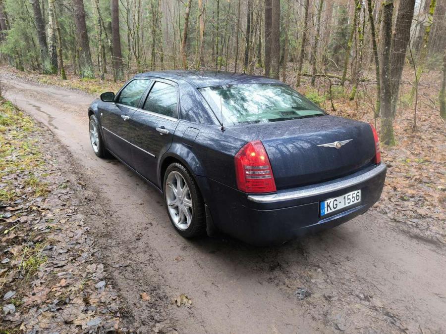 Zils Chrysler 300C 2006 Viļņa, ar dzinēja tilpumu 3.00 L un nobraukumu 198 tūkst. km par 3850 €, foto 3 vietnē AUTOMOTO.COM.LV