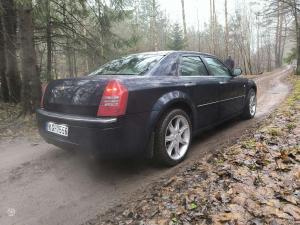 Zils Chrysler 300C 2006 Viļņa, ar dzinēja tilpumu 3.00 L un nobraukumu 198 tūkst. km par 3850 €, foto 4 vietnē AUTOMOTO.COM.LV