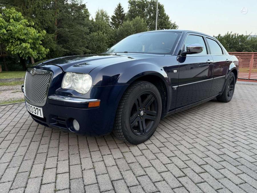 Blue Chrysler 300C 2006 in Jonava, with an engine capacity of 2.99 L and mileage of 341 thousand km for 2650 €, photo 1 on AUTOMOTO.COM.LV
