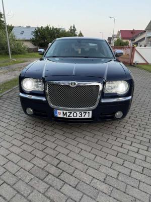Blue Chrysler 300C 2006 in Jonava, with an engine capacity of 2.99 L and mileage of 341 thousand km for 2650 €, photo 3 on AUTOMOTO.COM.LV