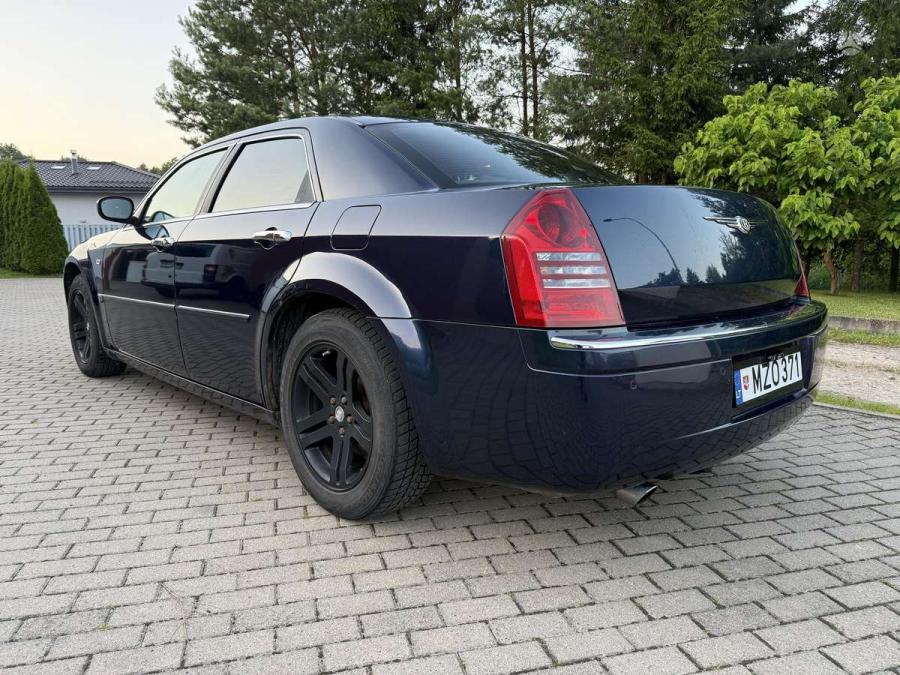 Blue Chrysler 300C 2006 in Jonava, with an engine capacity of 2.99 L and mileage of 341 thousand km for 2650 €, photo 5 on AUTOMOTO.COM.LV