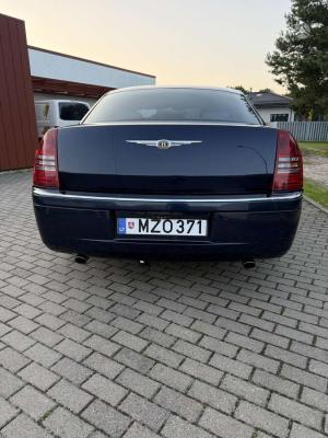 Blue Chrysler 300C 2006 in Jonava, with an engine capacity of 2.99 L and mileage of 341 thousand km for 2650 €, photo 7 on AUTOMOTO.COM.LV