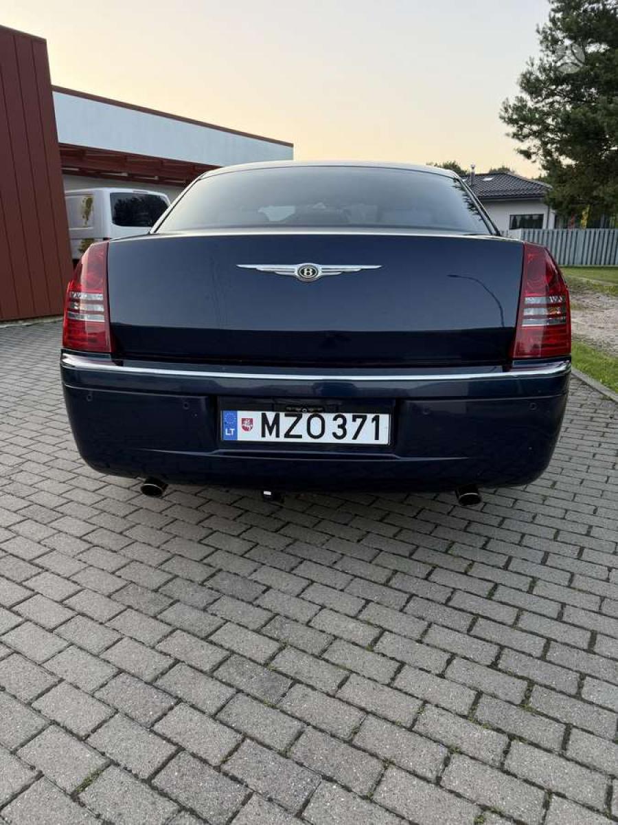 Blue Chrysler 300C 2006 in Jonava, with an engine capacity of 2.99 L and mileage of 341 thousand km for 2650 €, photo 7 on AUTOMOTO.COM.LV
