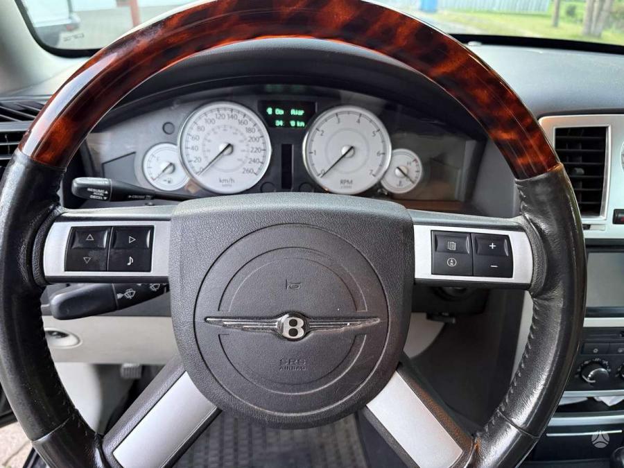 Blue Chrysler 300C 2006 in Jonava, with an engine capacity of 2.99 L and mileage of 341 thousand km for 2650 €, photo 10 on AUTOMOTO.COM.LV