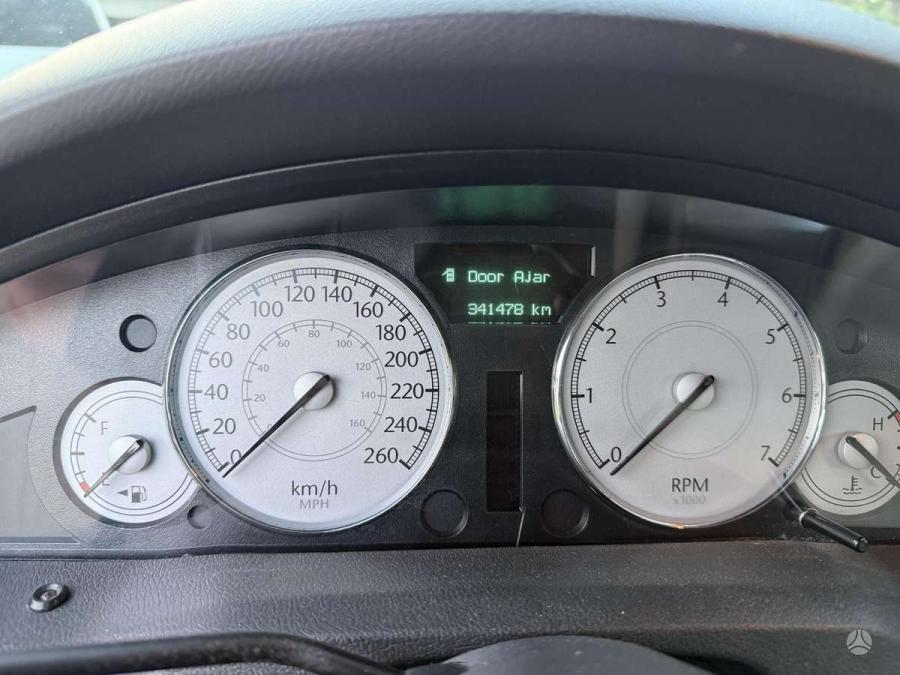 Blue Chrysler 300C 2006 in Jonava, with an engine capacity of 2.99 L and mileage of 341 thousand km for 2650 €, photo 11 on AUTOMOTO.COM.LV