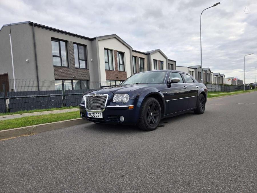 Zils Chrysler 300C 2006 Viļņa, ar dzinēja tilpumu 2.99 L un nobraukumu 342 tūkst. km par 2480 €, foto 3 vietnē AUTOMOTO.COM.LV