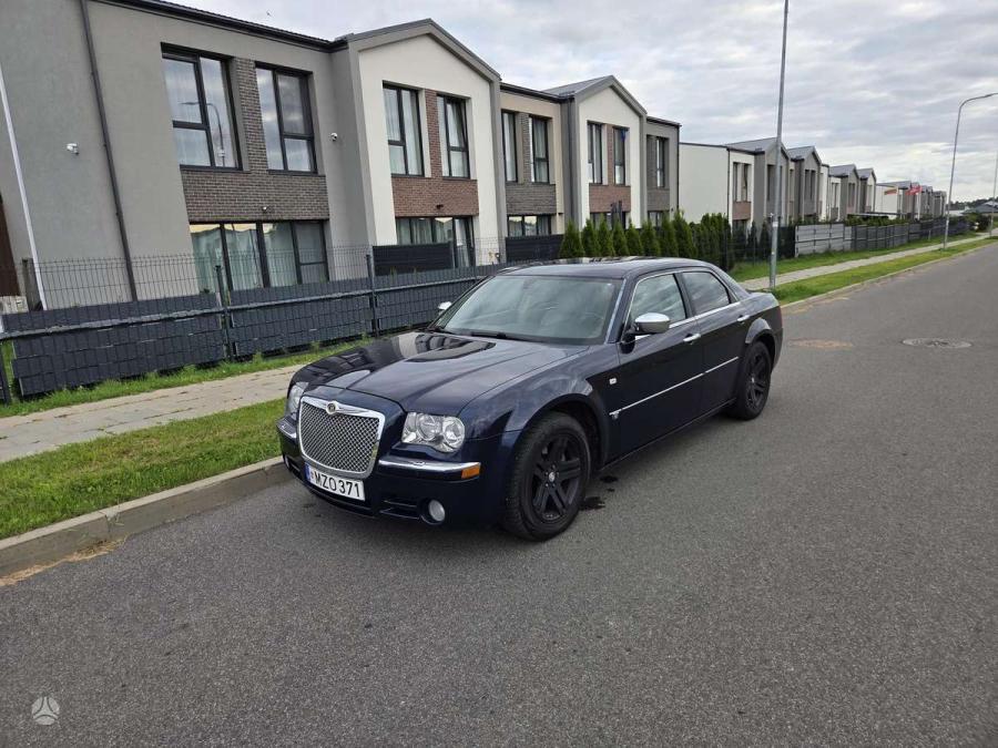 Zils Chrysler 300C 2006 Viļņa, ar dzinēja tilpumu 2.99 L un nobraukumu 342 tūkst. km par 2480 €, foto 4 vietnē AUTOMOTO.COM.LV