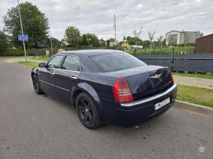 Zils Chrysler 300C 2006 Viļņa, ar dzinēja tilpumu 2.99 L un nobraukumu 342 tūkst. km par 2480 €, foto 6 vietnē AUTOMOTO.COM.LV