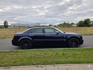 Zils Chrysler 300C 2006 Viļņa, ar dzinēja tilpumu 2.99 L un nobraukumu 342 tūkst. km par 2480 €, foto 7 vietnē AUTOMOTO.COM.LV