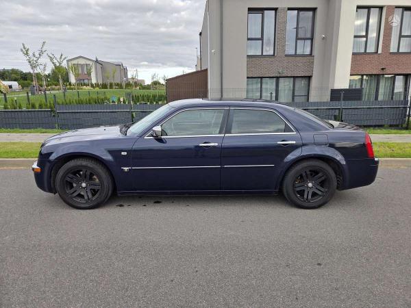 Zils Chrysler 300C 2006 Viļņa, ar dzinēja tilpumu 2.99 L un nobraukumu 342 tūkst. km par 2480 €, foto 7 vietnē AUTOMOTO.COM.LV
