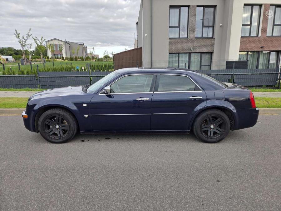 Zils Chrysler 300C 2006 Viļņa, ar dzinēja tilpumu 2.99 L un nobraukumu 342 tūkst. km par 2480 €, foto 8 vietnē AUTOMOTO.COM.LV