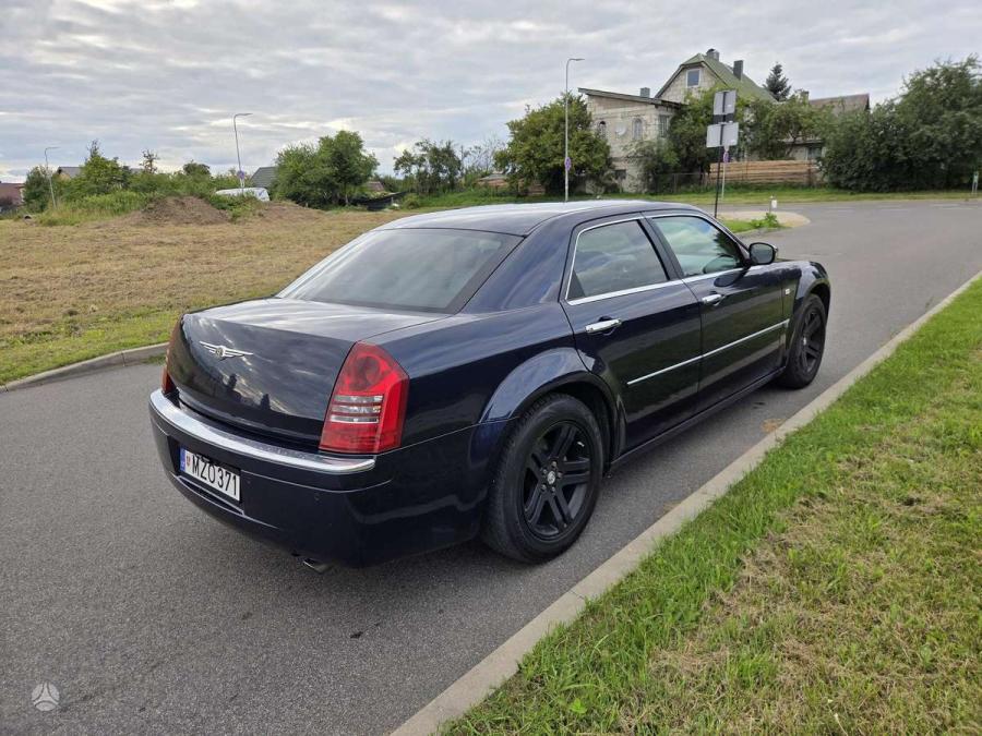 Zils Chrysler 300C 2006 Viļņa, ar dzinēja tilpumu 2.99 L un nobraukumu 342 tūkst. km par 2480 €, foto 11 vietnē AUTOMOTO.COM.LV
