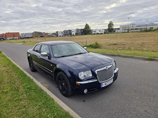 Blue Chrysler 300C 2006 in Vilnius, with an engine capacity of 2.99 L and mileage of 342 thousand km for 2480 €, photo 9 on AUTOMOTO.COM.LV