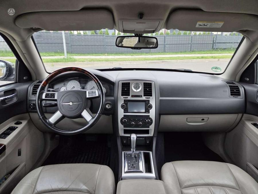 Blue Chrysler 300C 2006 in Vilnius, with an engine capacity of 2.99 L and mileage of 342 thousand km for 2480 €, photo 13 on AUTOMOTO.COM.LV