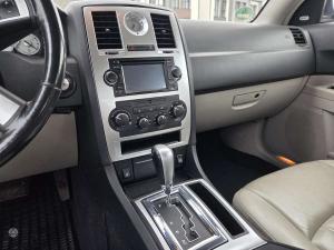 Blue Chrysler 300C 2006 in Vilnius, with an engine capacity of 2.99 L and mileage of 342 thousand km for 2480 €, photo 14 on AUTOMOTO.COM.LV