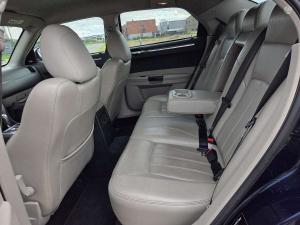 Blue Chrysler 300C 2006 in Vilnius, with an engine capacity of 2.99 L and mileage of 342 thousand km for 2480 €, photo 16 on AUTOMOTO.COM.LV
