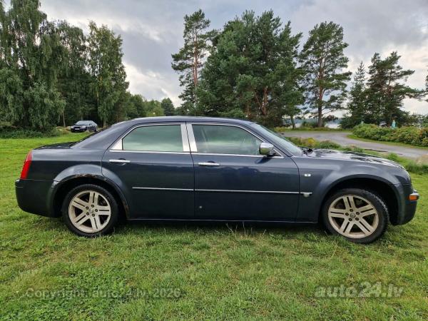 Синий Крайслер 300C 2007 в Таллин, объемом двигателя 3.00 л и пробегом 388 тыс. км за 2000 €, фото 6 на AUTOMOTO.COM.LV