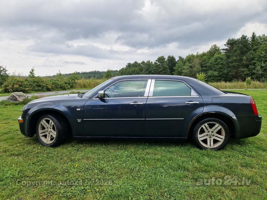 Синий Крайслер 300C 2007 в Таллин, объемом двигателя 3.00 л и пробегом 388 тыс. км за 2000 €, фото 7 на AUTOMOTO.COM.LV