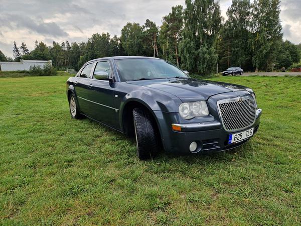 Chrysler 300C 2007 in Tallinn on AUTOMOTO.COM.LV Blue Chrysler 300C 2007 in Tallinn, with an engine capacity of 3.00 L and mileage of 382 thousand km for 2000 €, photo 4 on AUTOMOTO.COM.LV