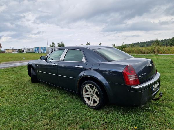 Chrysler 300C 2007 in Tallinn on AUTOMOTO.COM.LV Blue Chrysler 300C 2007 in Tallinn, with an engine capacity of 3.00 L and mileage of 382 thousand km for 2000 €, photo 7 on AUTOMOTO.COM.LV